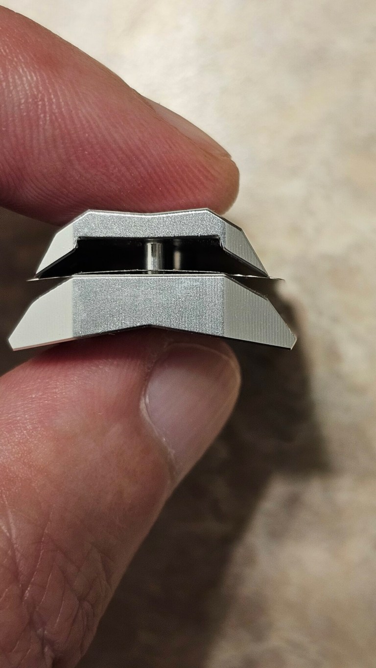 RazoRock Cyber Double Edge Aluminum Safety Razor – MEDIUM – BLADE ...