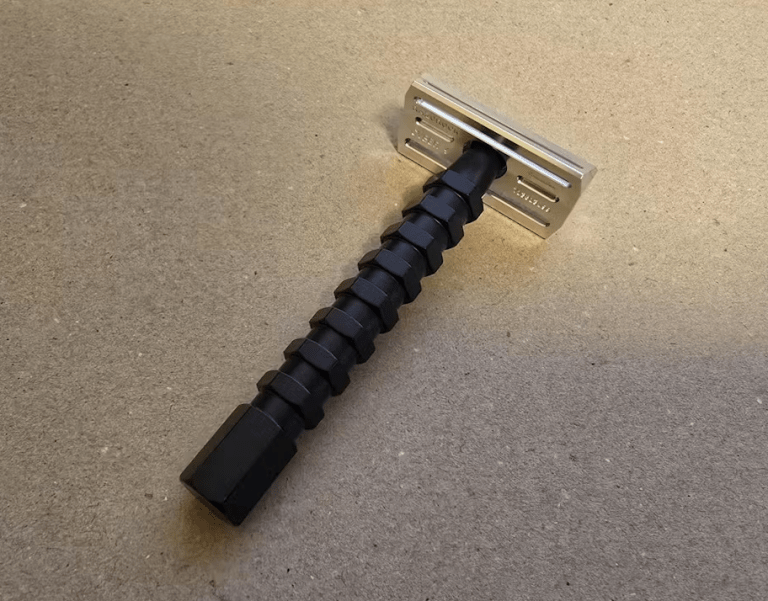 RazoRock Cyber Double Edge Aluminum Safety Razor – MEDIUM – BLADE ...