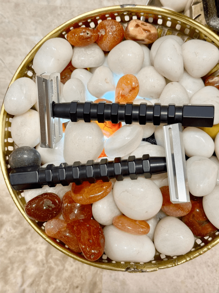 RazoRock Cyber Double Edge Aluminum Safety Razor – MEDIUM – BLADE ...