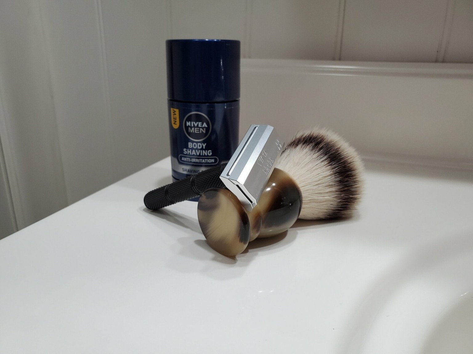 RazoRock Cyber Double Edge Aluminum Safety Razor – MEDIUM – BLADE ...