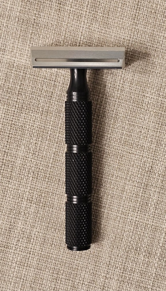 RazoRock Cyber Double Edge Aluminum Safety Razor – MEDIUM – BLADE ...