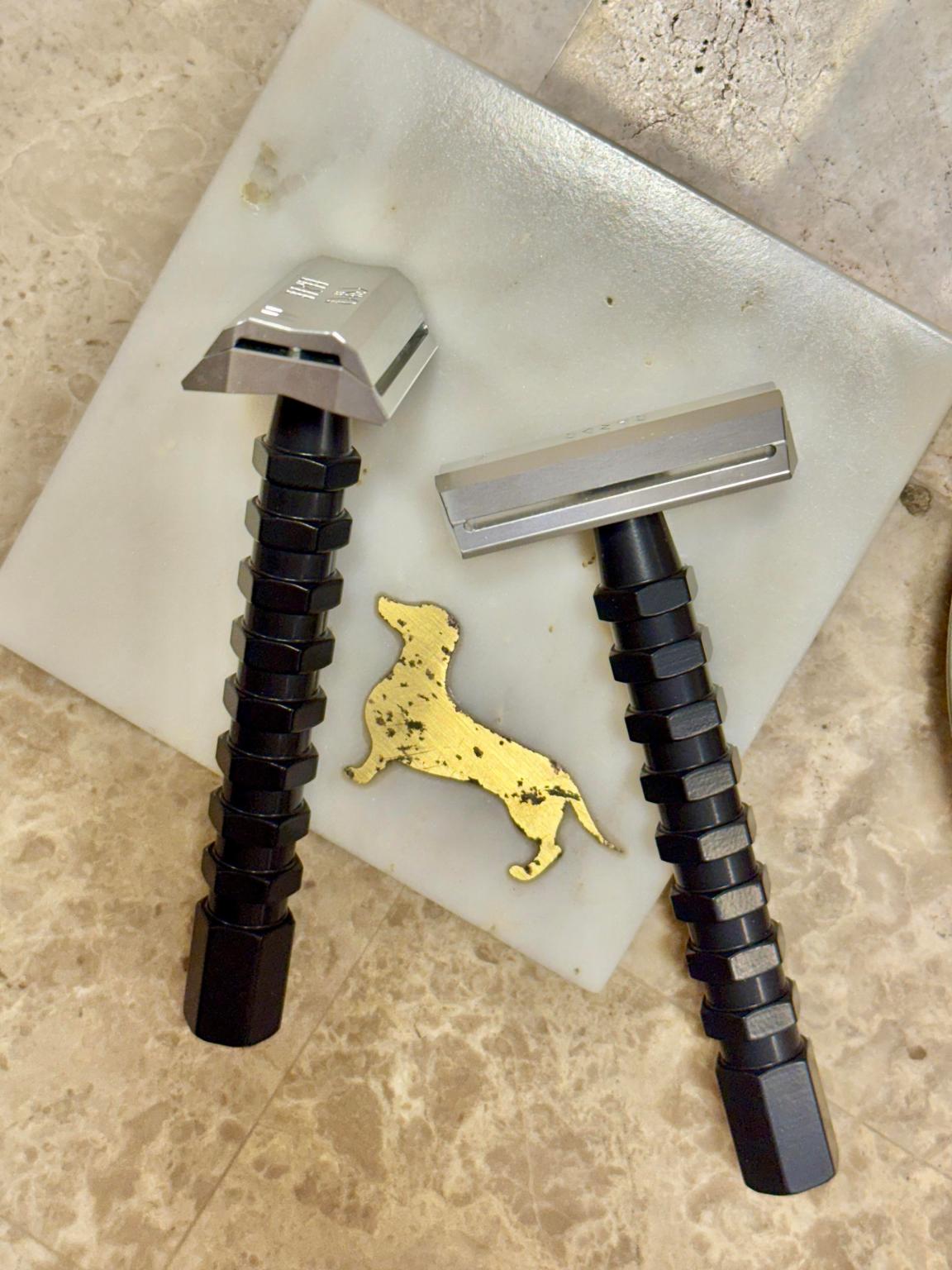 RazoRock Cyber Double Edge Aluminum Safety Razor – MEDIUM – BLADE ...